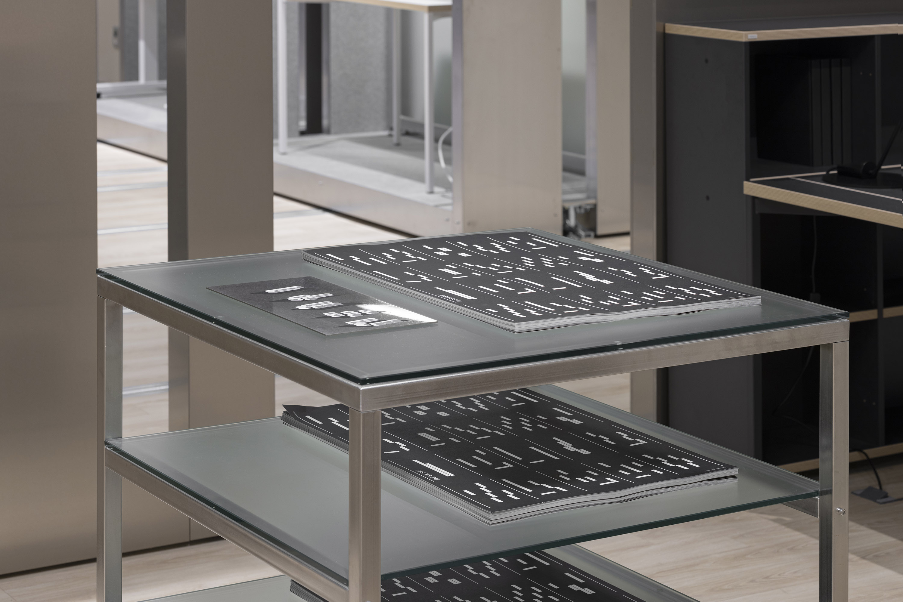 DESKER – THE FIRST PENGUIN